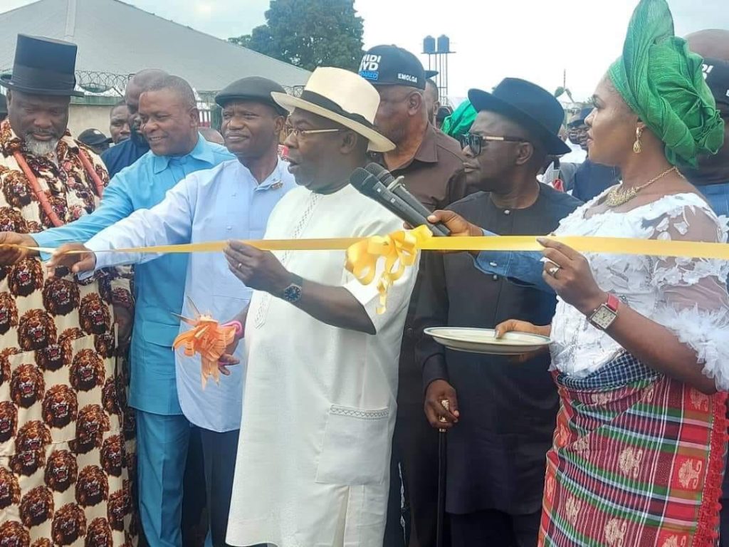 COMMISSIONING OF THE 1 KILOMETER EVEKWU ROAD WITH 2 KILOMETER DRAINAGE ...